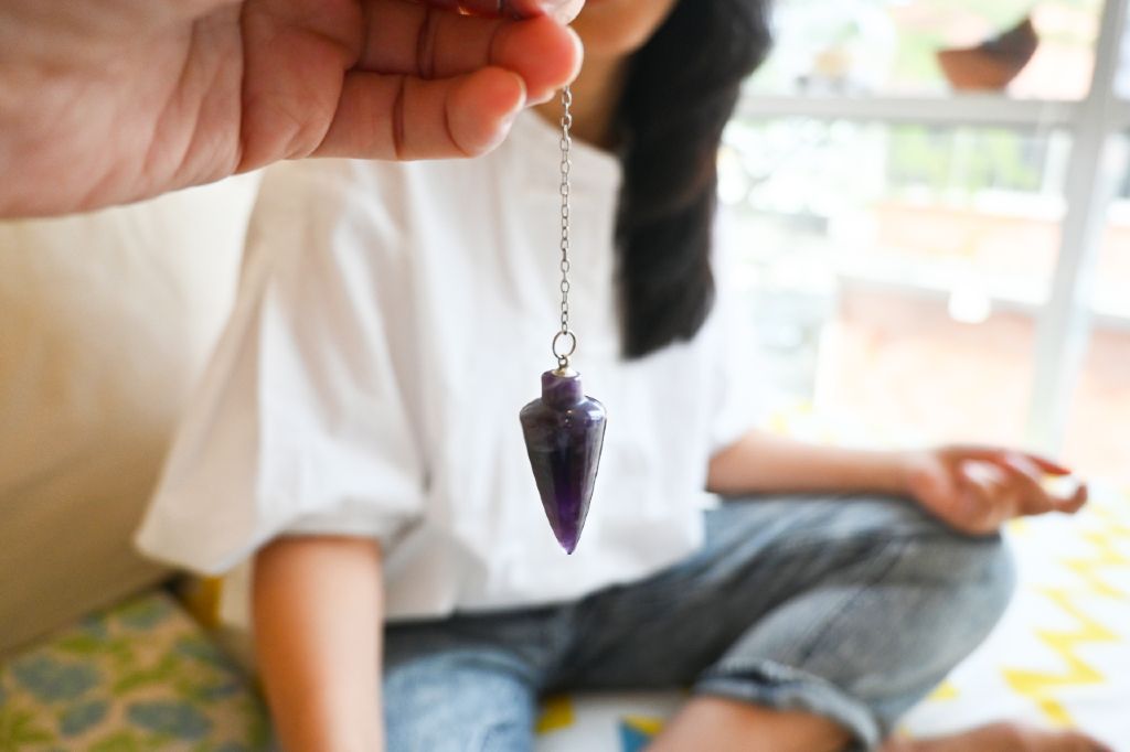 Krystal Penduler - Spirituel Guide til Indre Visdom & Healing ...